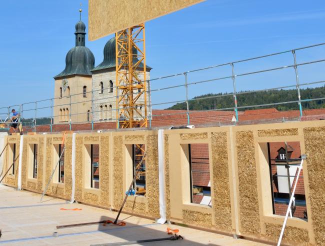 Bauen mit Stroh | Urbanes Gärtnern in Freiburg